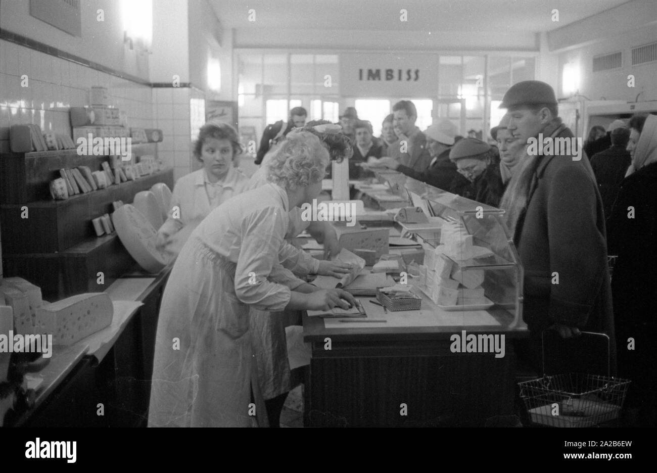 1960s supermarket counter hi-res stock photography and images - Alamy