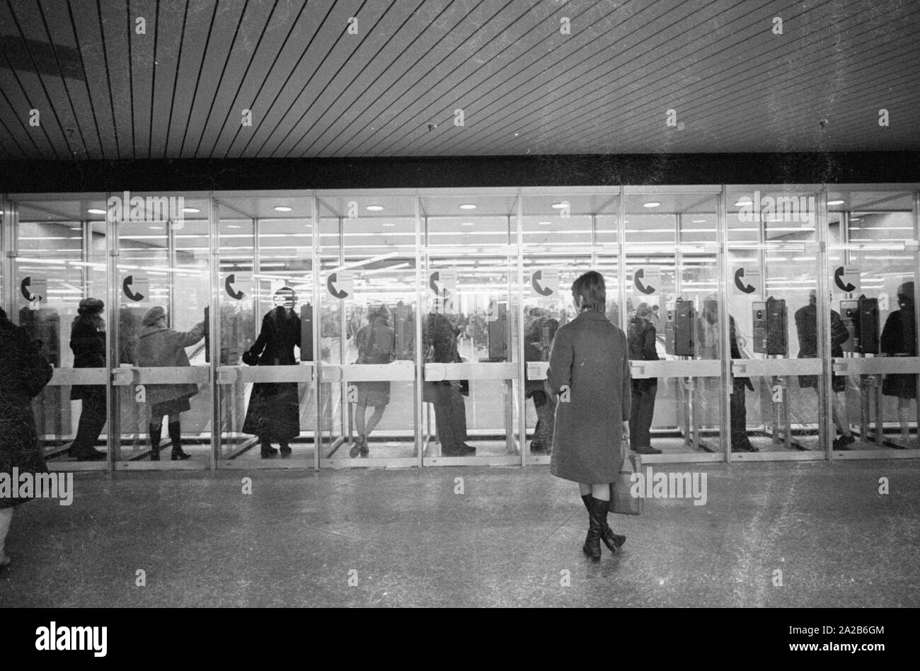 1970s telephone booths hi-res stock photography and images - Alamy