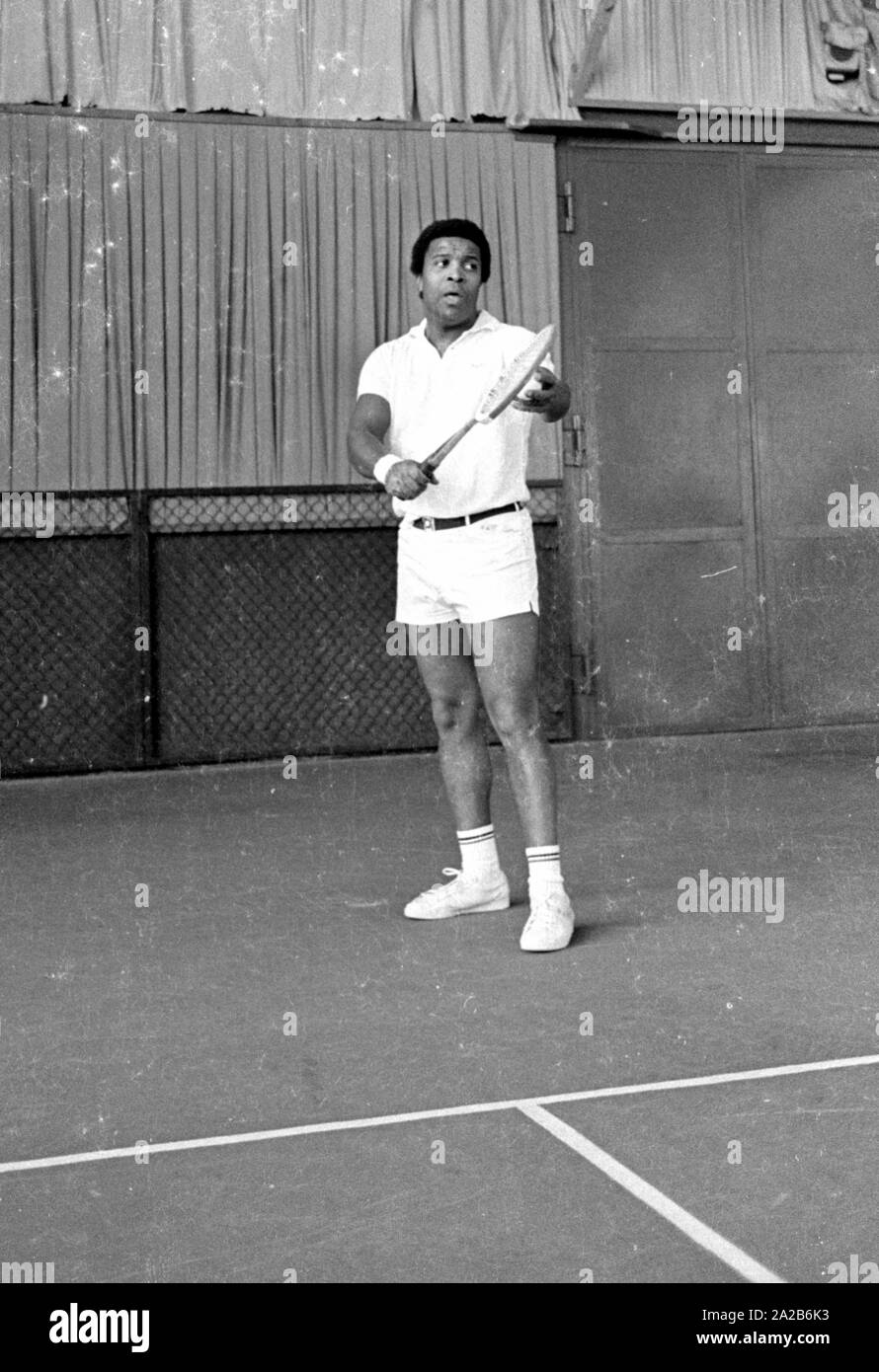 Historic tennis ball Black and White Stock Photos & Images - Alamy