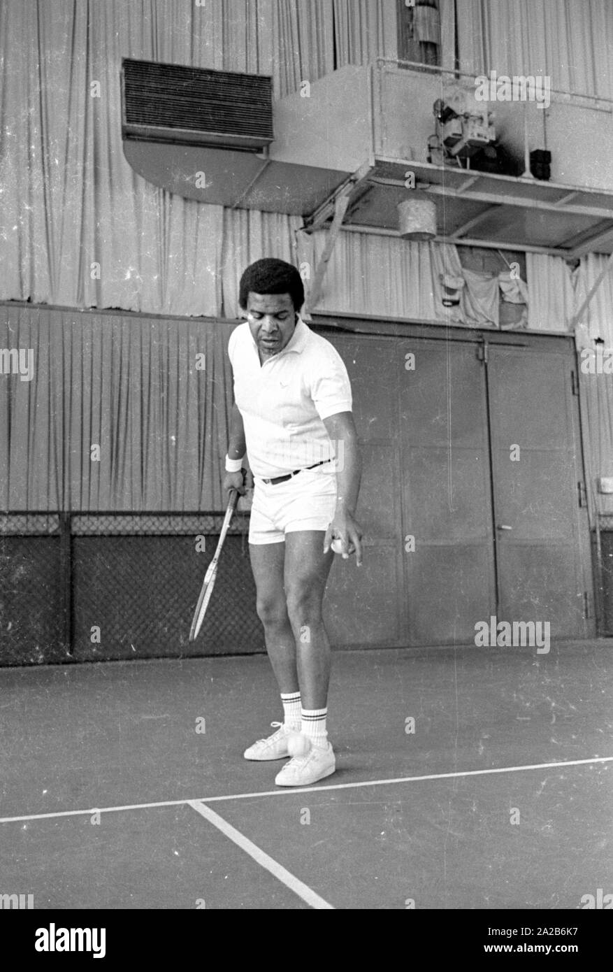 Historic tennis ball Black and White Stock Photos & Images - Alamy