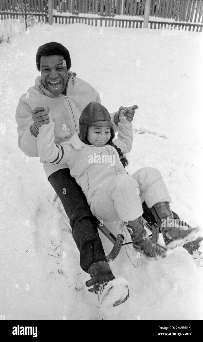 Roberto Blanco plays in the snow with his daughter Mercedes and a sled ...