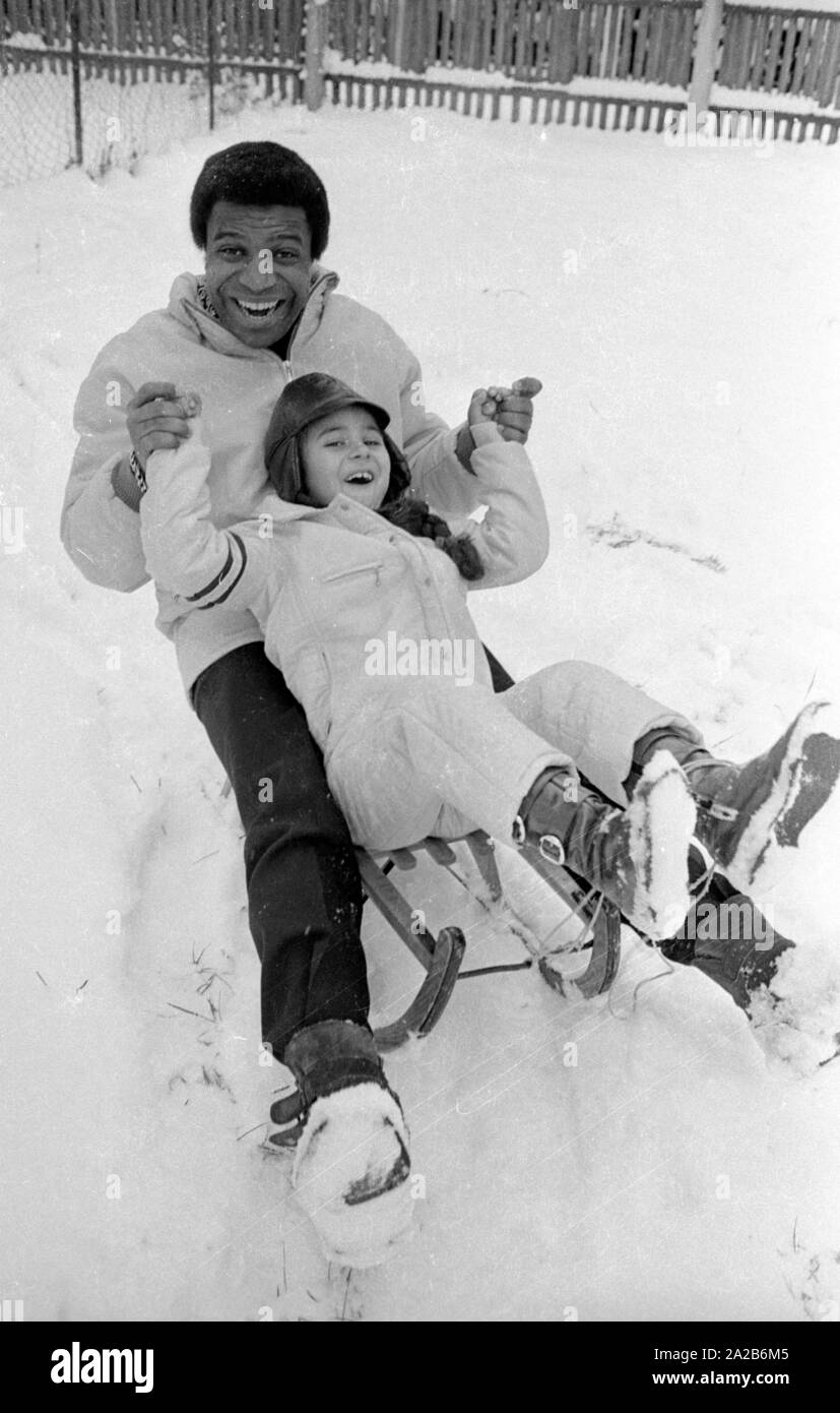 Roberto Blanco plays in the snow with his daughter Mercedes and a sled ...