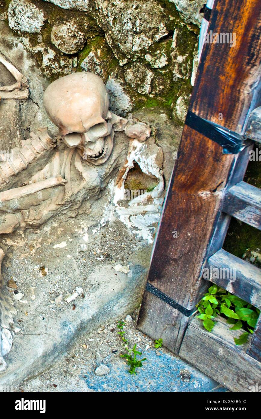 Ercolano skeleton hi-res stock photography and images - Alamy