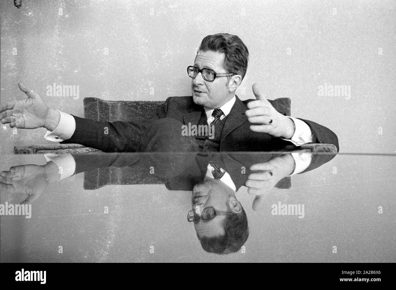 Celebrity interview 1970s hi-res stock photography and images - Alamy