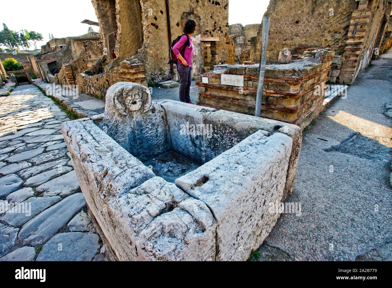 Ancient Well And Drinking Water High Resolution Stock Photography and ...