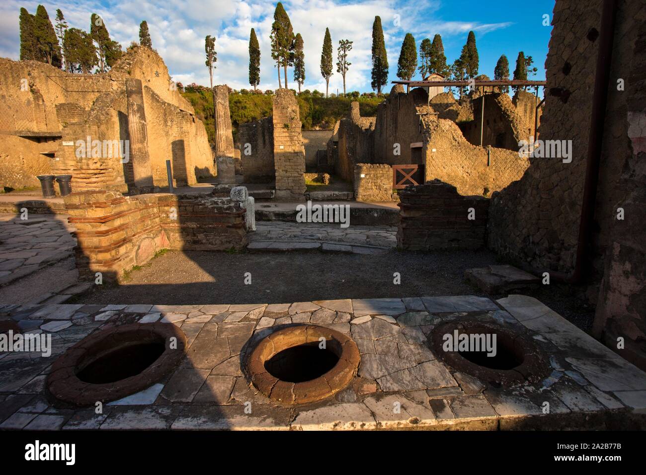 Roman tavern hi-res stock photography and images - Alamy