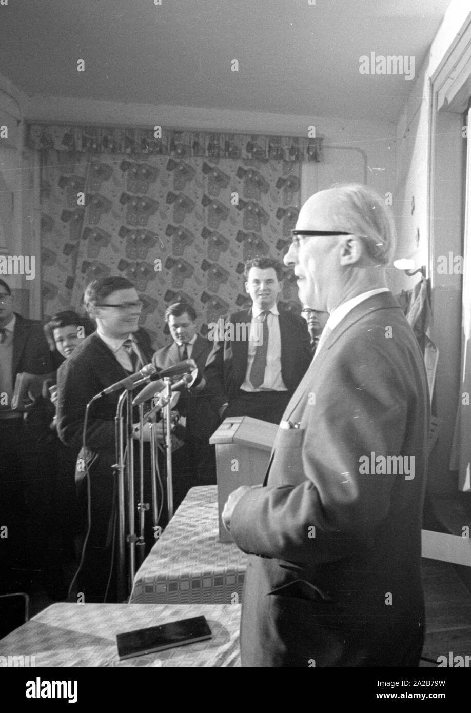 People's Chamber President Johannes Dieckmann before his speech to ...