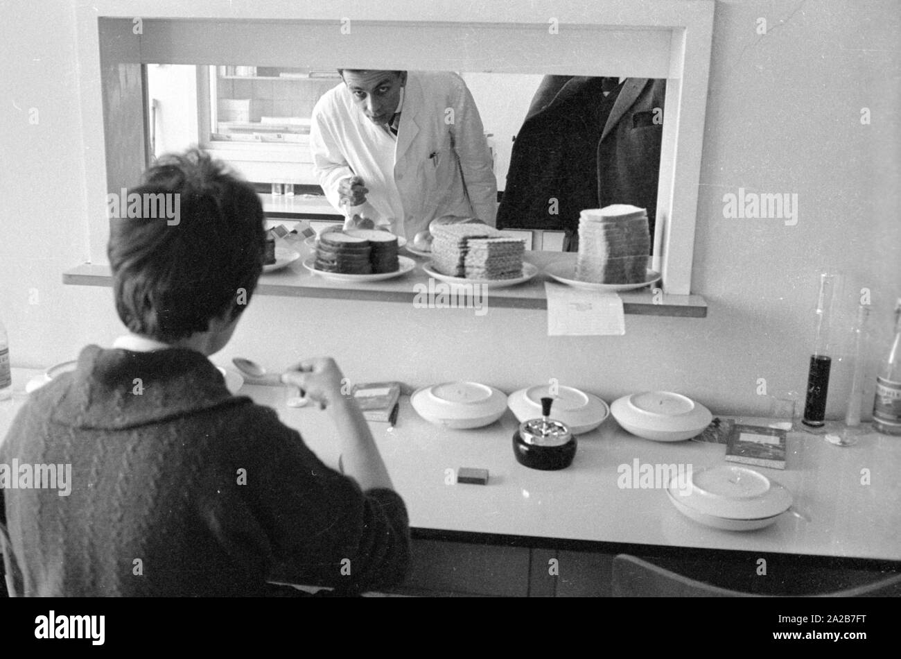 Medical examination 1960s hi-res stock photography and images - Alamy