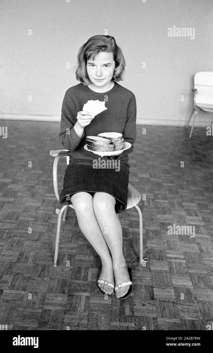 Medical examination 1960s hi-res stock photography and images - Alamy