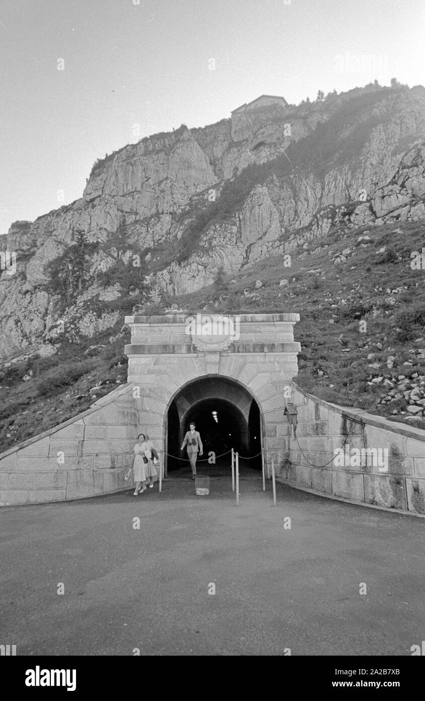 Man in summit mountain Black and White Stock Photos & Images - Alamy