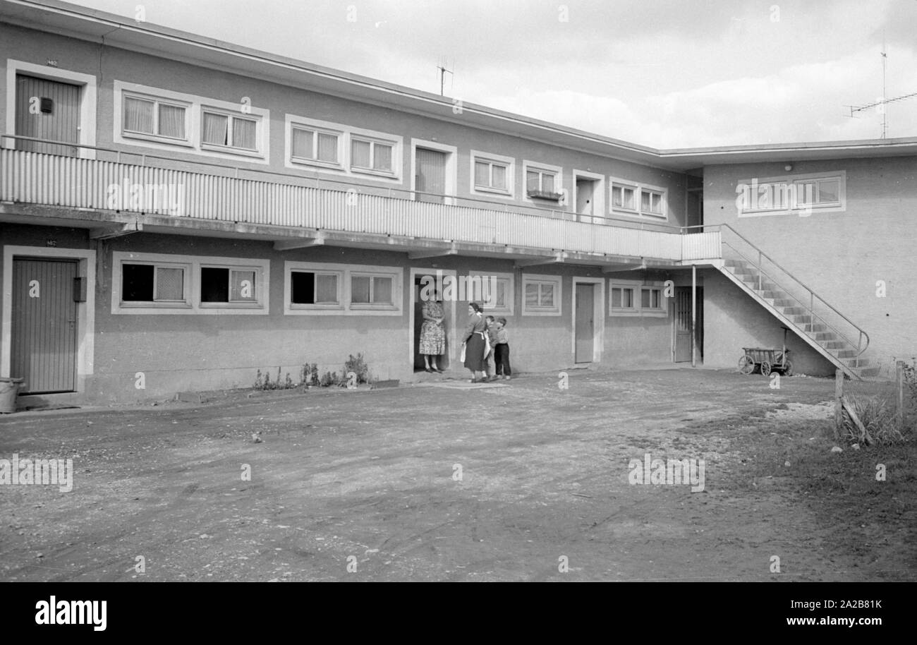 One story house Black and White Stock Photos & Images - Alamy