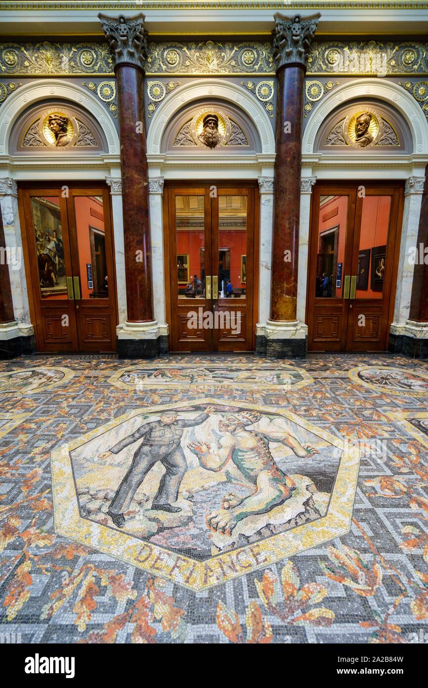 The national gallery london interior hi-res stock photography and ...