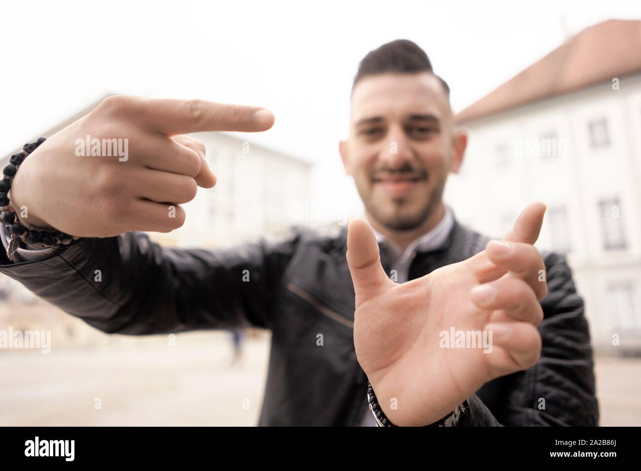 Head and shoulders framing hi-res stock photography and images - Alamy