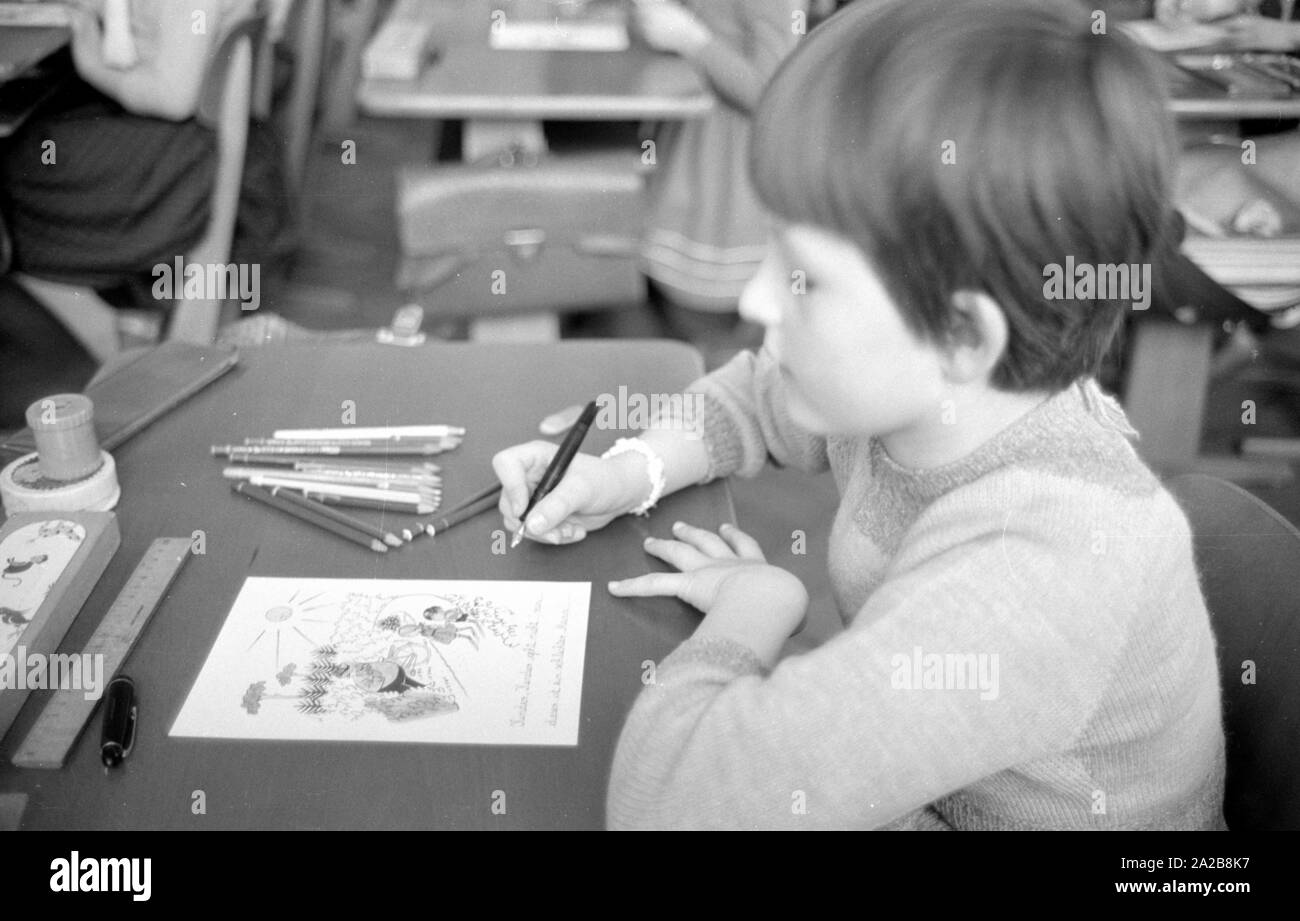 1960s boy drawing hi-res stock photography and images - Alamy