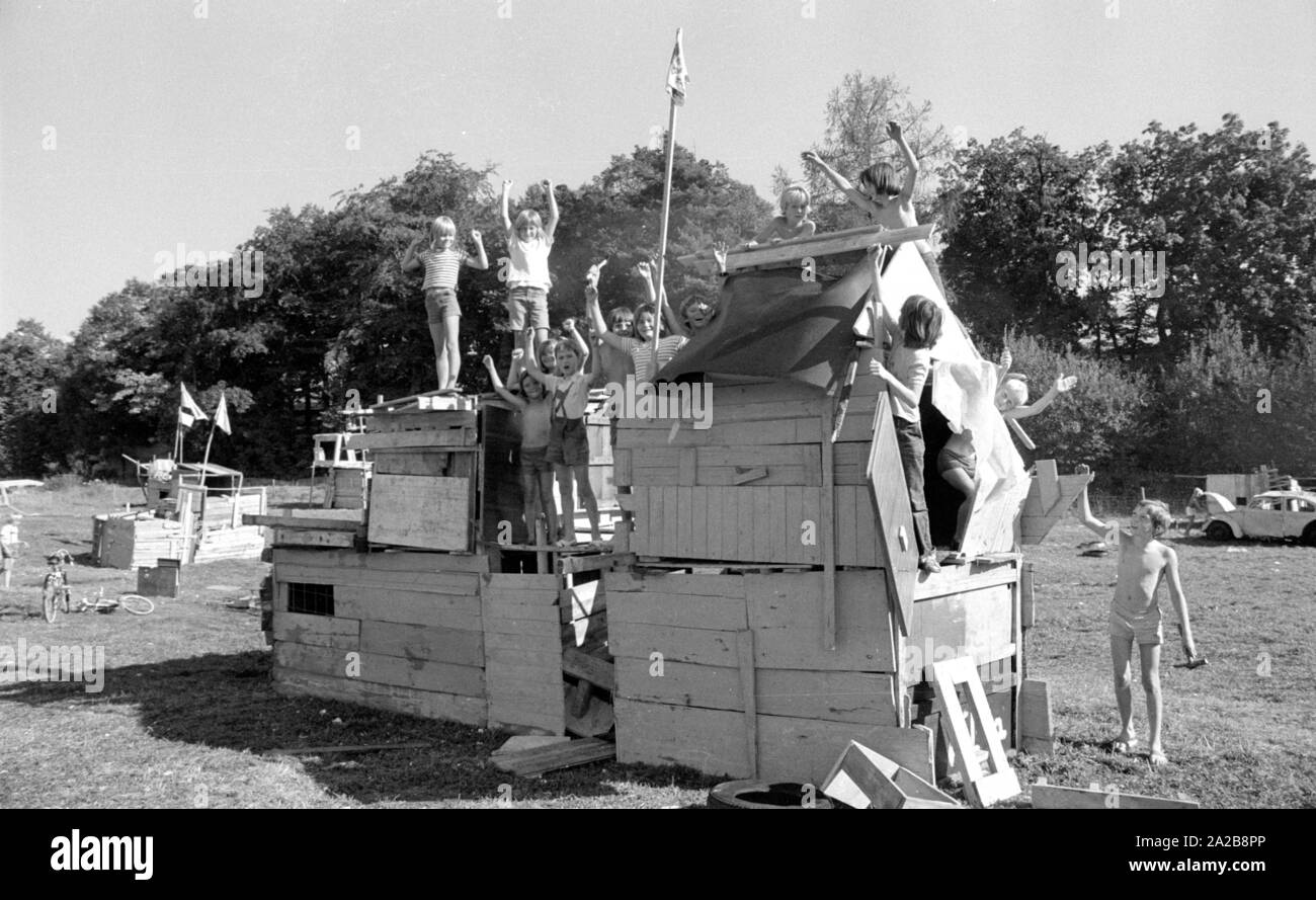 Children on an adventure playground in Fuerstenried near Munich Stock ...