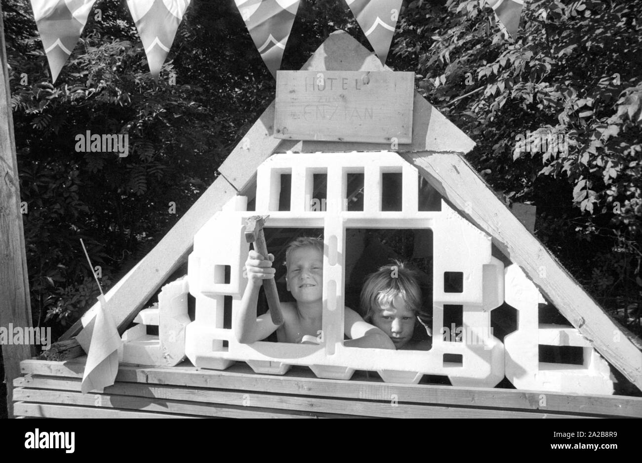 Children on an adventure playground in Fuerstenried near Munich Stock ...