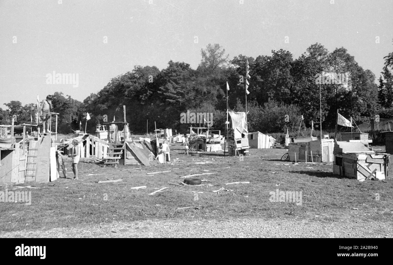 Children on an adventure playground in Fuerstenried near Munich Stock ...
