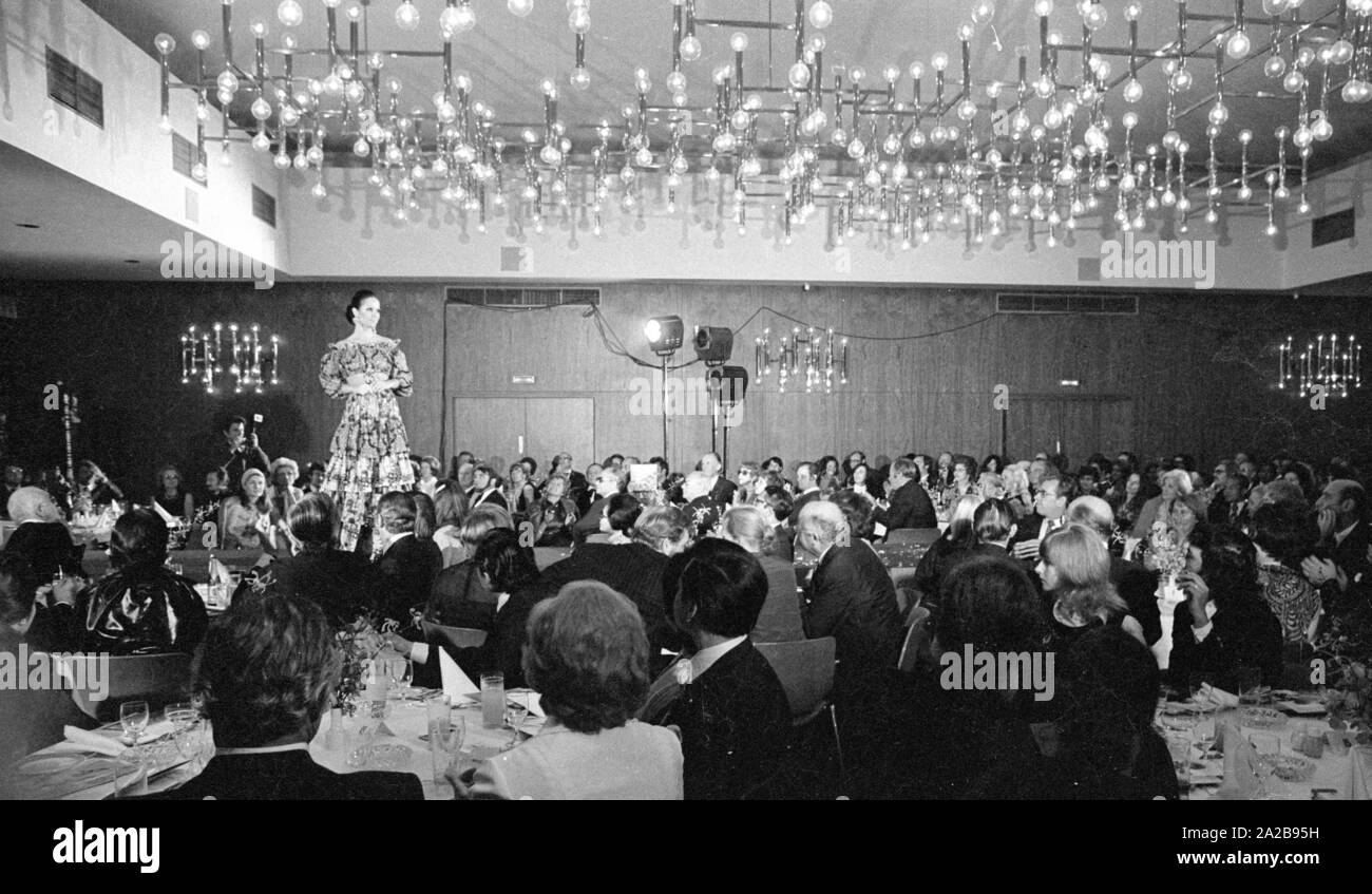 Holiday inn 1970s hi-res stock photography and images - Alamy