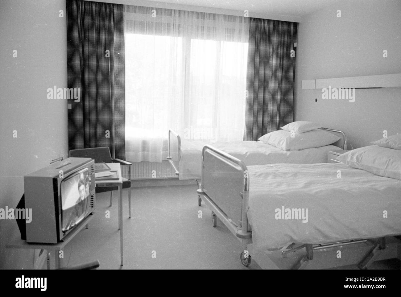 1970s hospital room Black and White Stock Photos & Images - Alamy