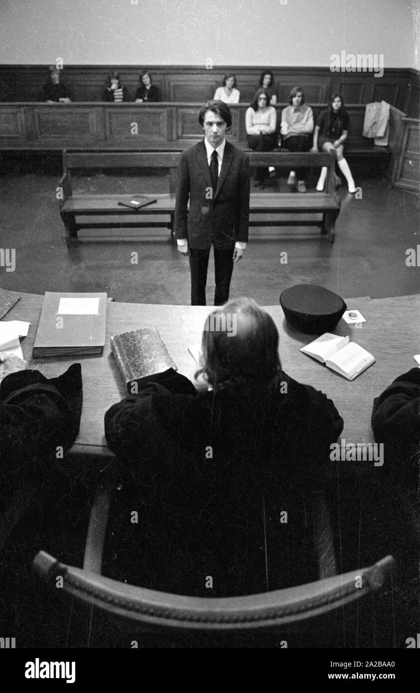 Court scene judge hi-res stock photography and images - Alamy