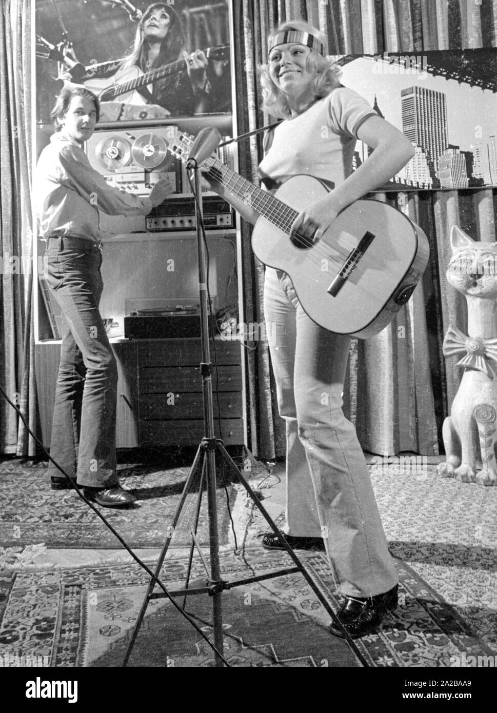 A singer records a song in the studio Stock Photo - Alamy