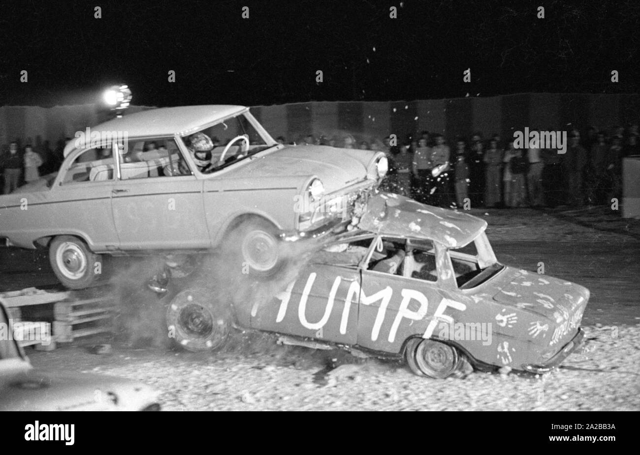 Show of the "Hell Drivers - Teufelsfahrer" in 1974, in which stuntmen ...