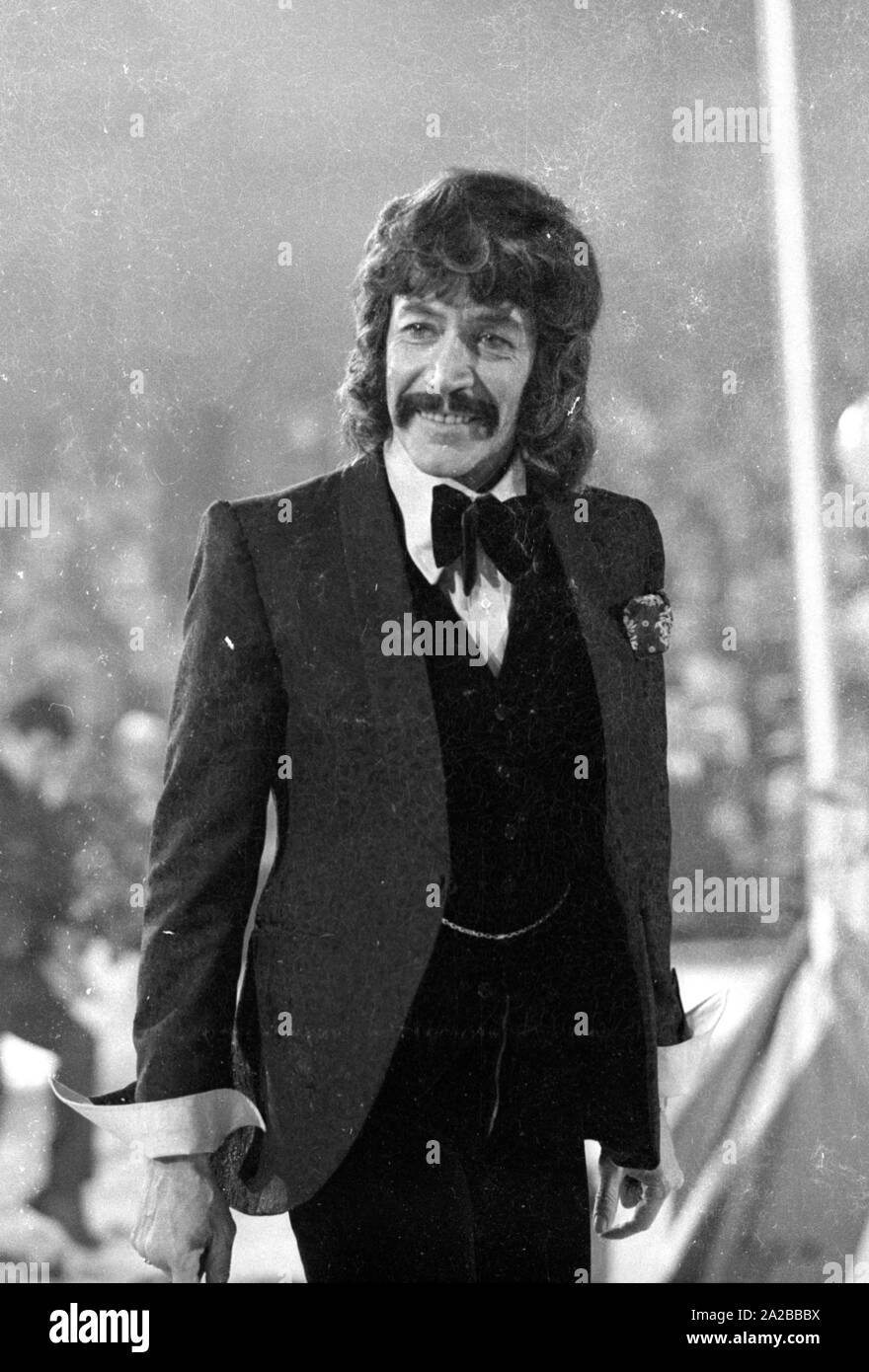 The British actor Peter Wyngarde in the TV show "Stars in der Manege ...