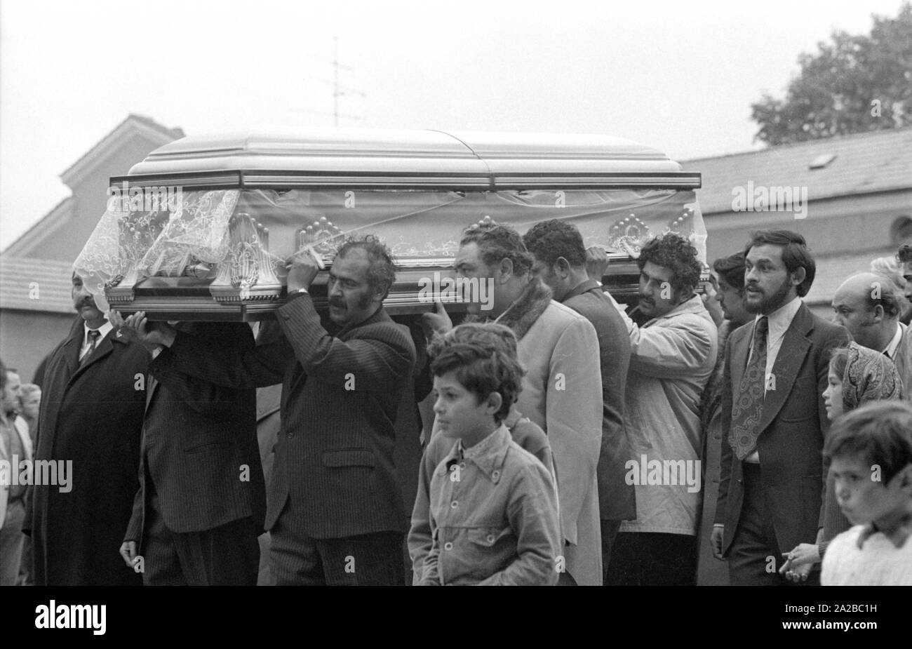 Gypsy funeral hi-res stock photography and images - Alamy