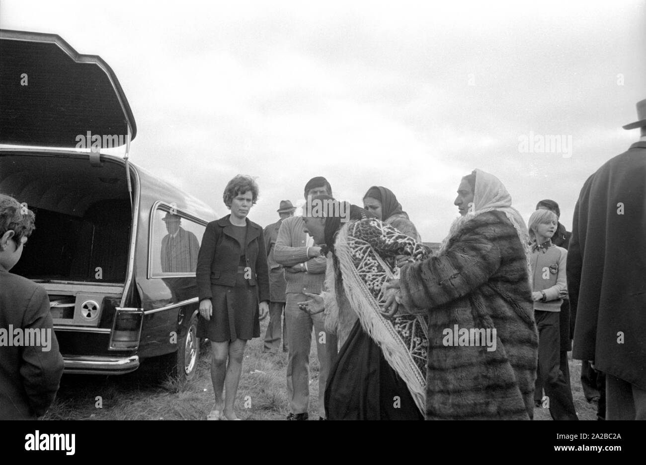 Gypsy funeral hi-res stock photography and images - Alamy
