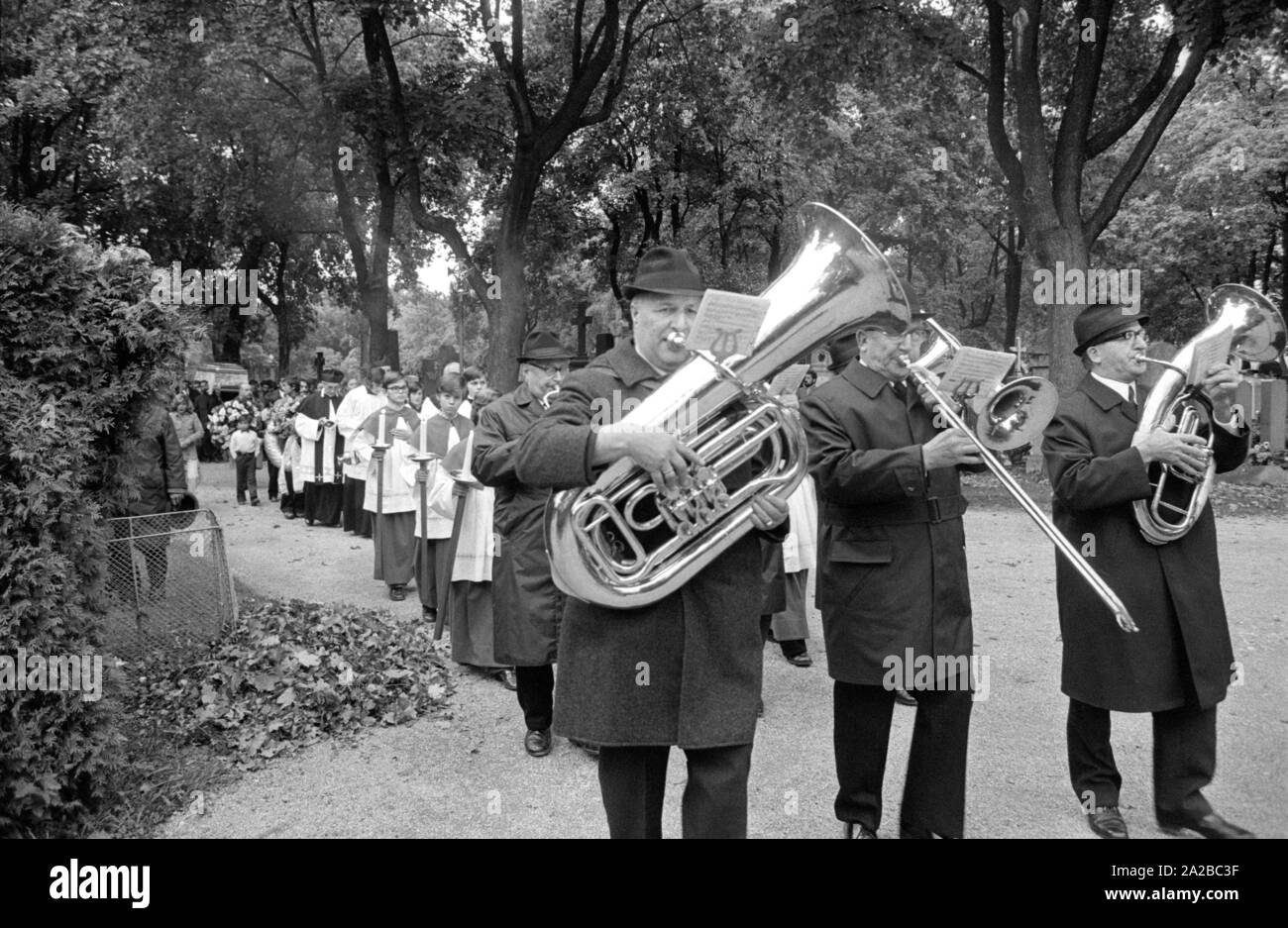 Funeral coffin service ground Black and White Stock Photos & Images - Alamy
