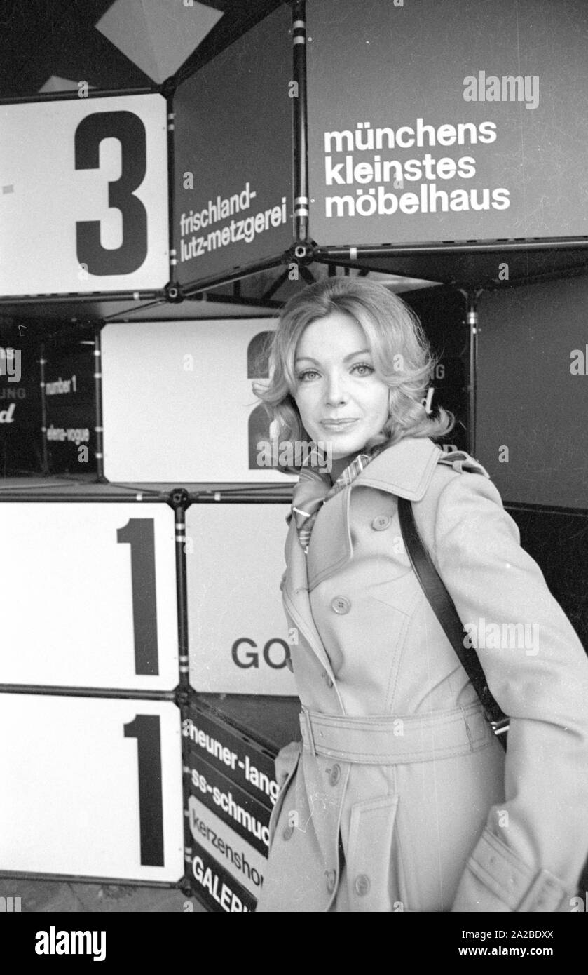 Photo story with the Austrian actress Maria Perschy, here in front of ...