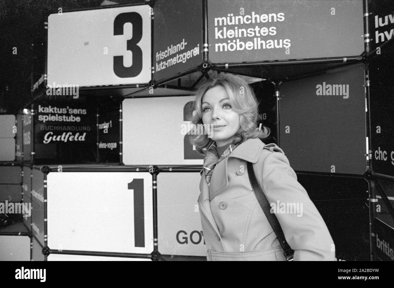 Photo story with the Austrian actress Maria Perschy, here in front of ...