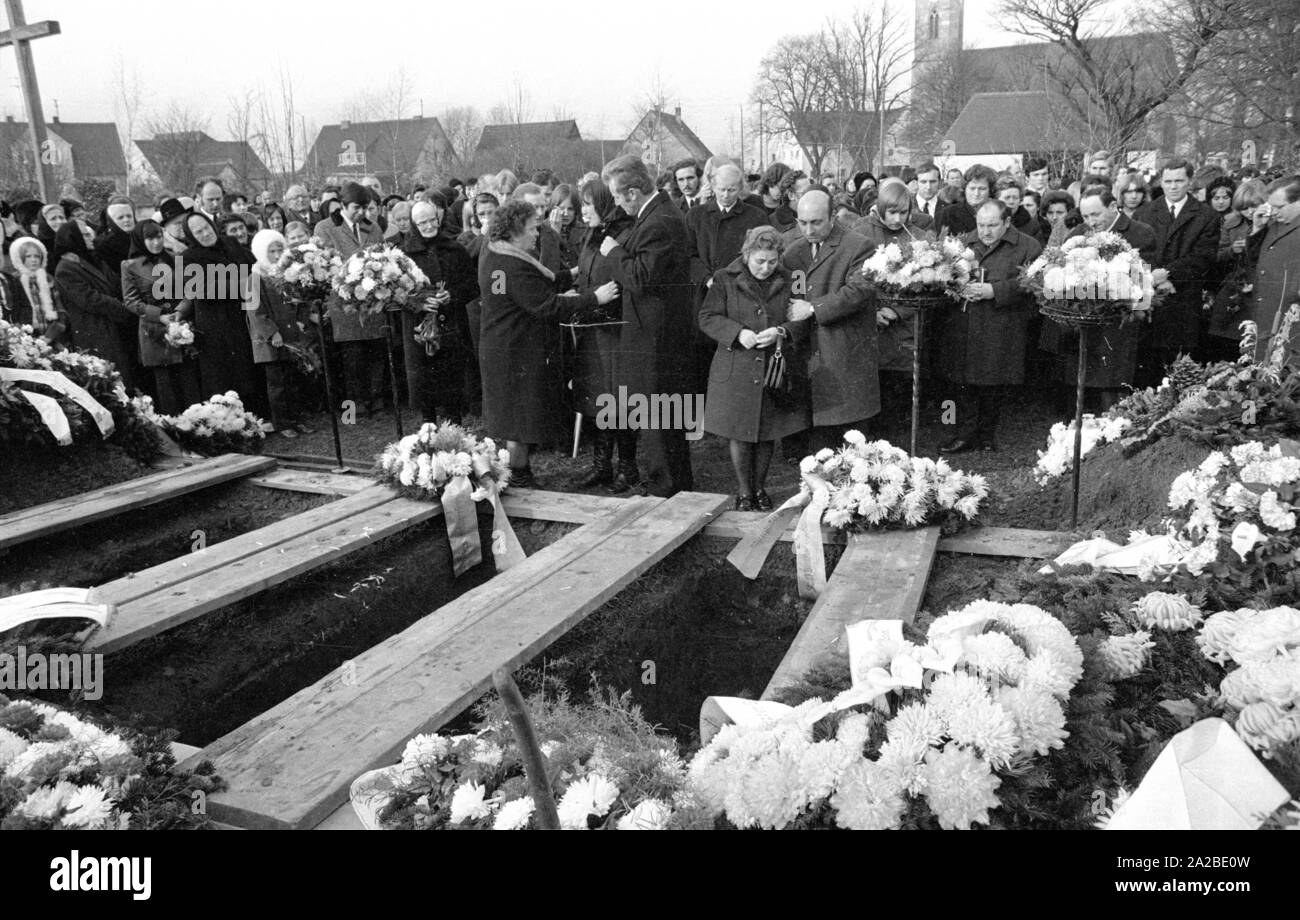 Schoolchildren funeral hi-res stock photography and images - Alamy