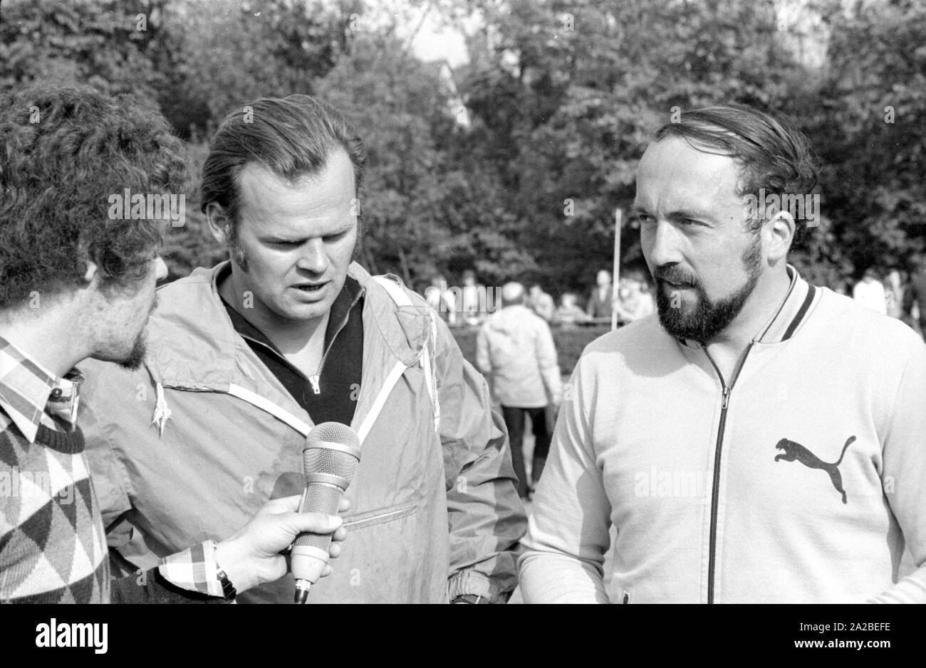 The javelin throwers Klaus Wolfermann (r.) and Janis Lusis (l.) at the ...