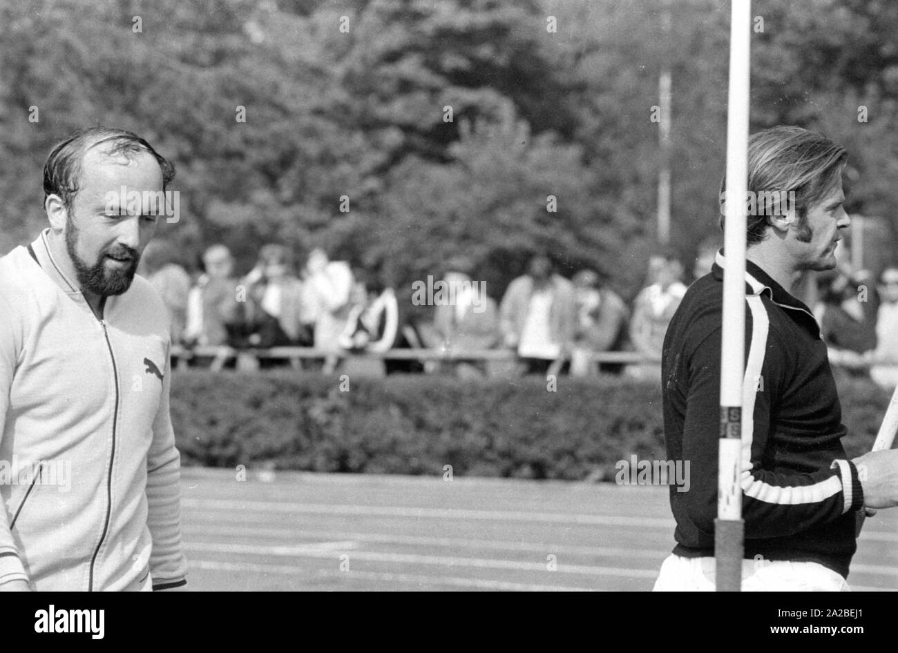 The javelin throwers Klaus Wolfermann (l.) and Janis Lusis (r.) at the ...