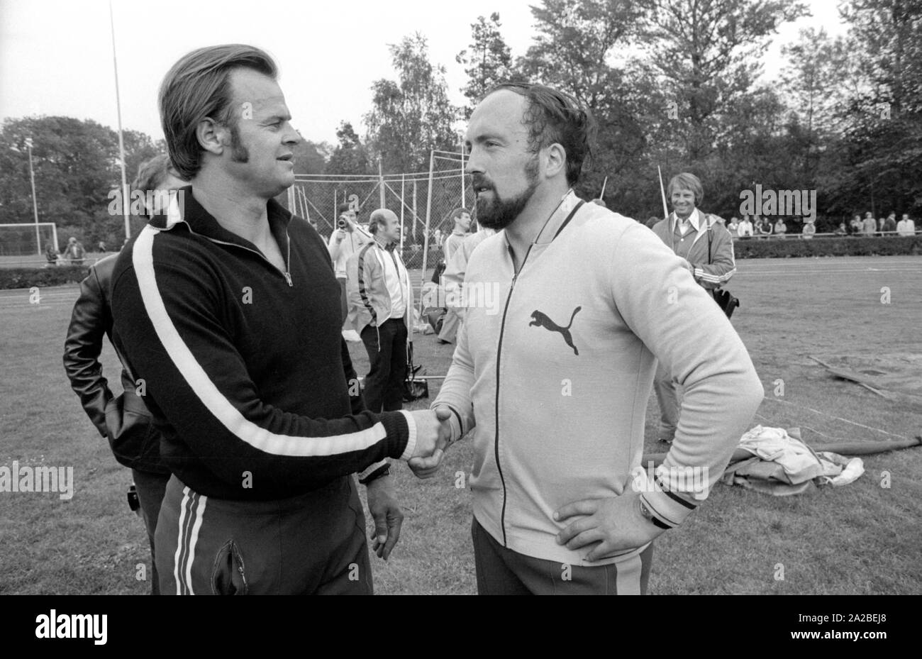 The javelin throwers Klaus Wolfermann (r.) and Janis Lusis (l.) at the ...