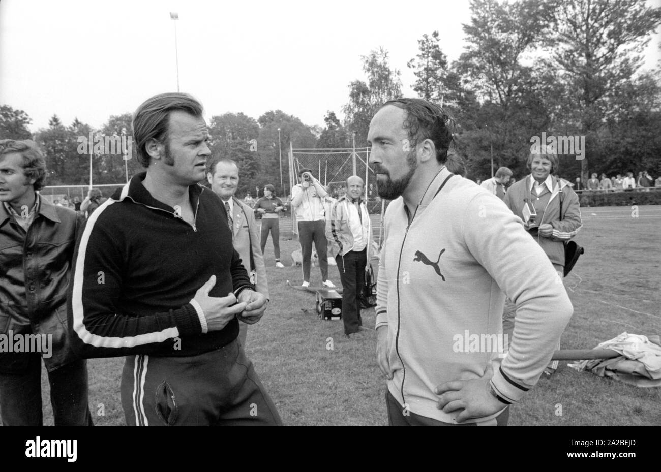 The javelin throwers Klaus Wolfermann (r.) and Janis Lusis (l.) at the ...