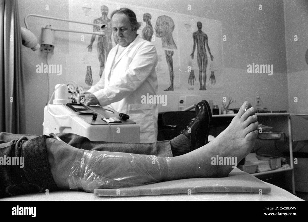 The alternative treatment method "ozone therapy" uses ozone gas. Here ...