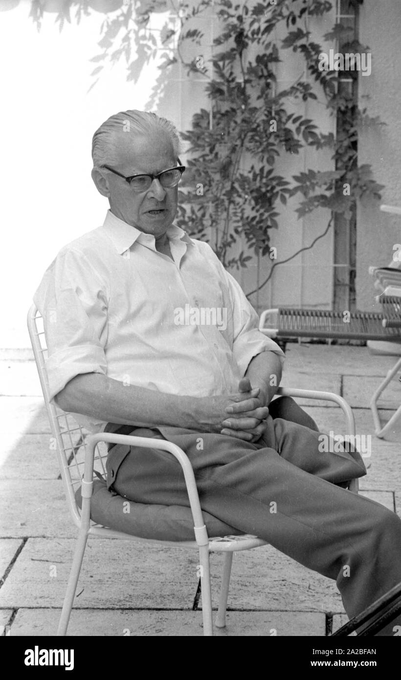 Amputated leg Black and White Stock Photos & Images - Alamy