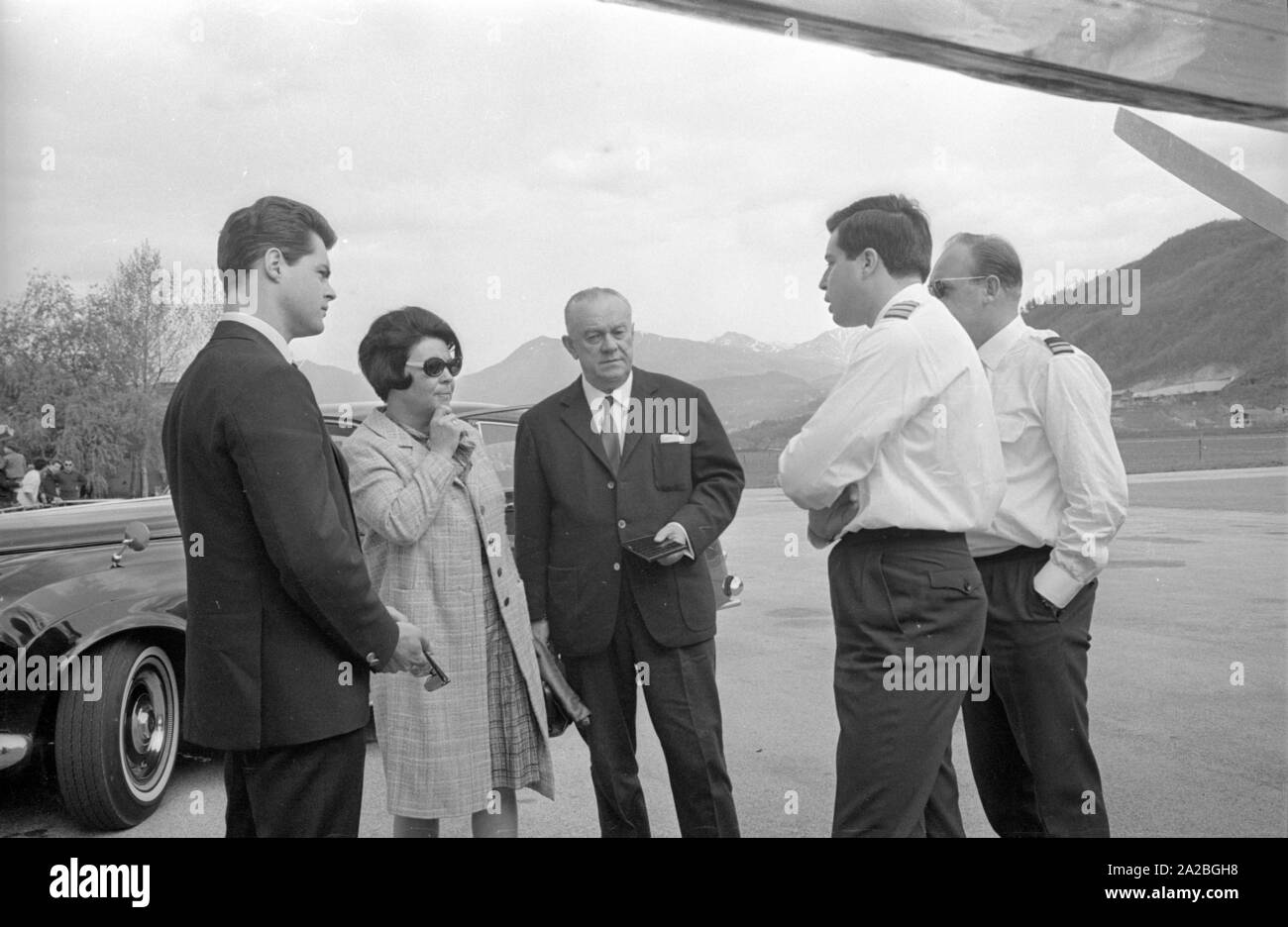 The Burda couple, Franz (3rd from the left) and Aenne (2nd from the ...