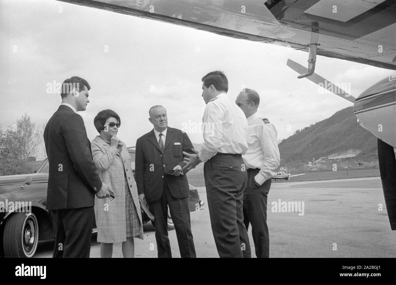 The Burda couple, Franz (3rd from the left) and Aenne (2nd from the ...