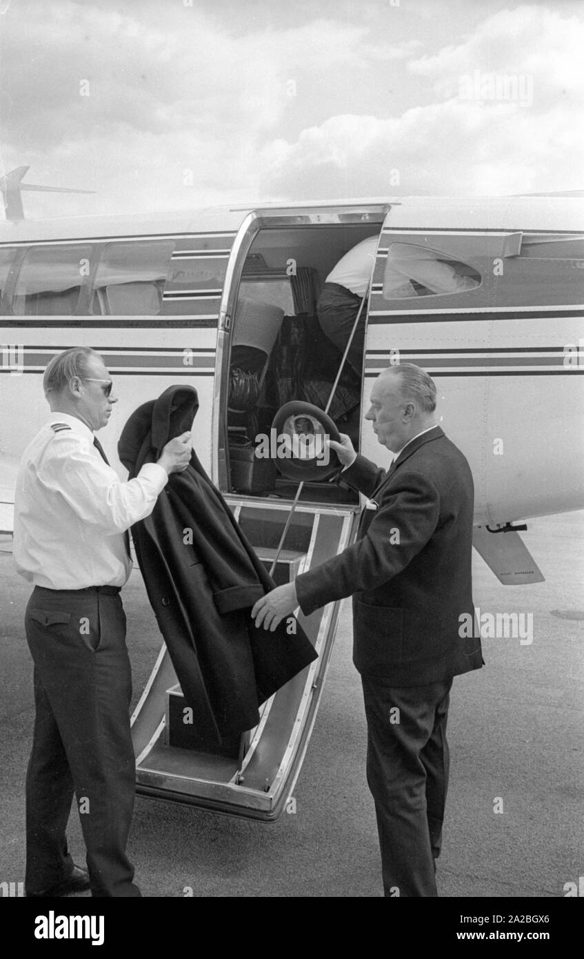 Franz Burda (r.), founder of today's media company Hubert Burda Media ...