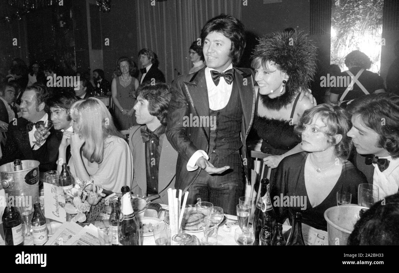 The schlager singers Roy Black (2nd from left), Chris Roberts (4th from ...