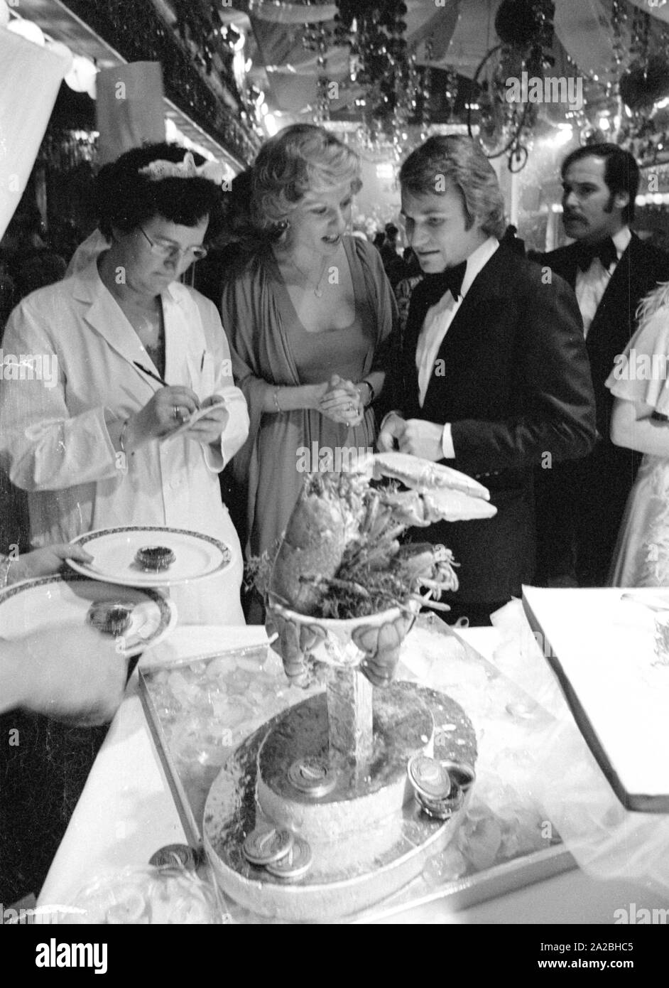 Actor Fritz Wepper at the buffet at the German Film Ball 1974 in the ...