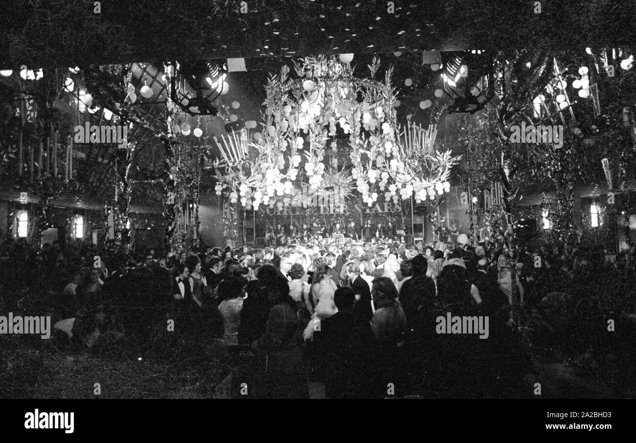 Gala event soiree stars in munich hi-res stock photography and images ...