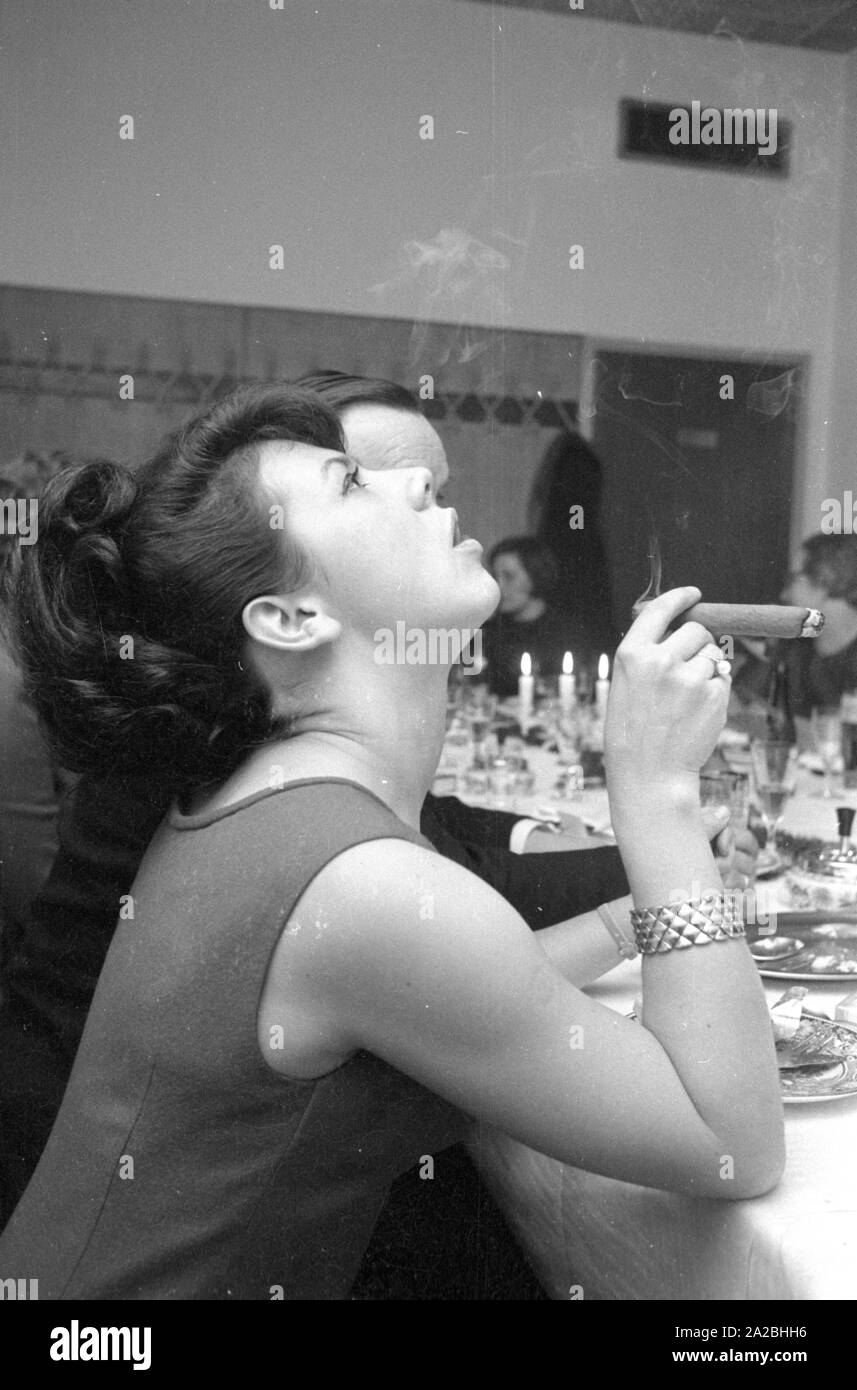 Woman smoking cigar Black and White Stock Photos & Images - Alamy