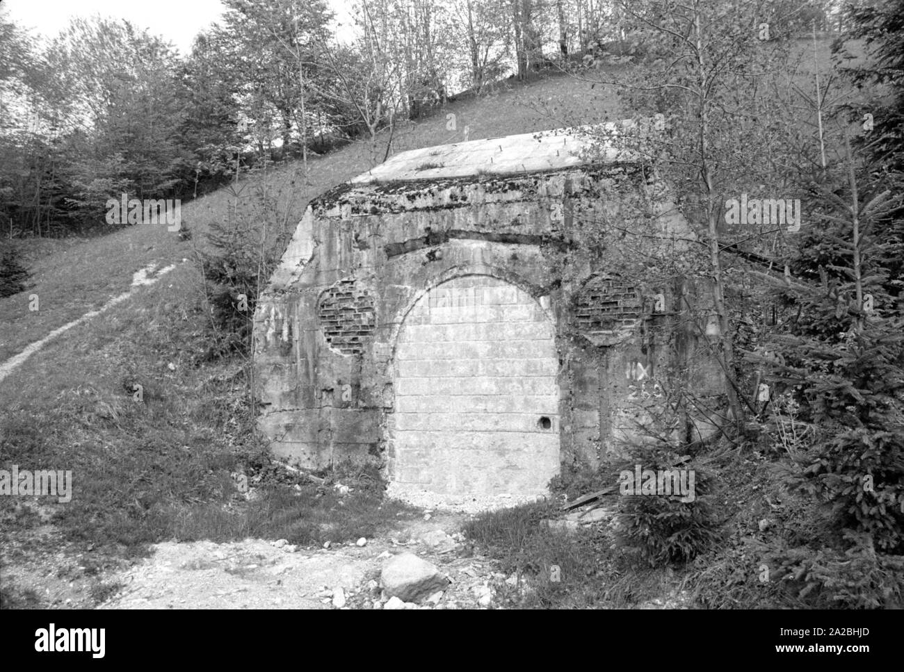 Bunker entrance hi-res stock photography and images - Alamy