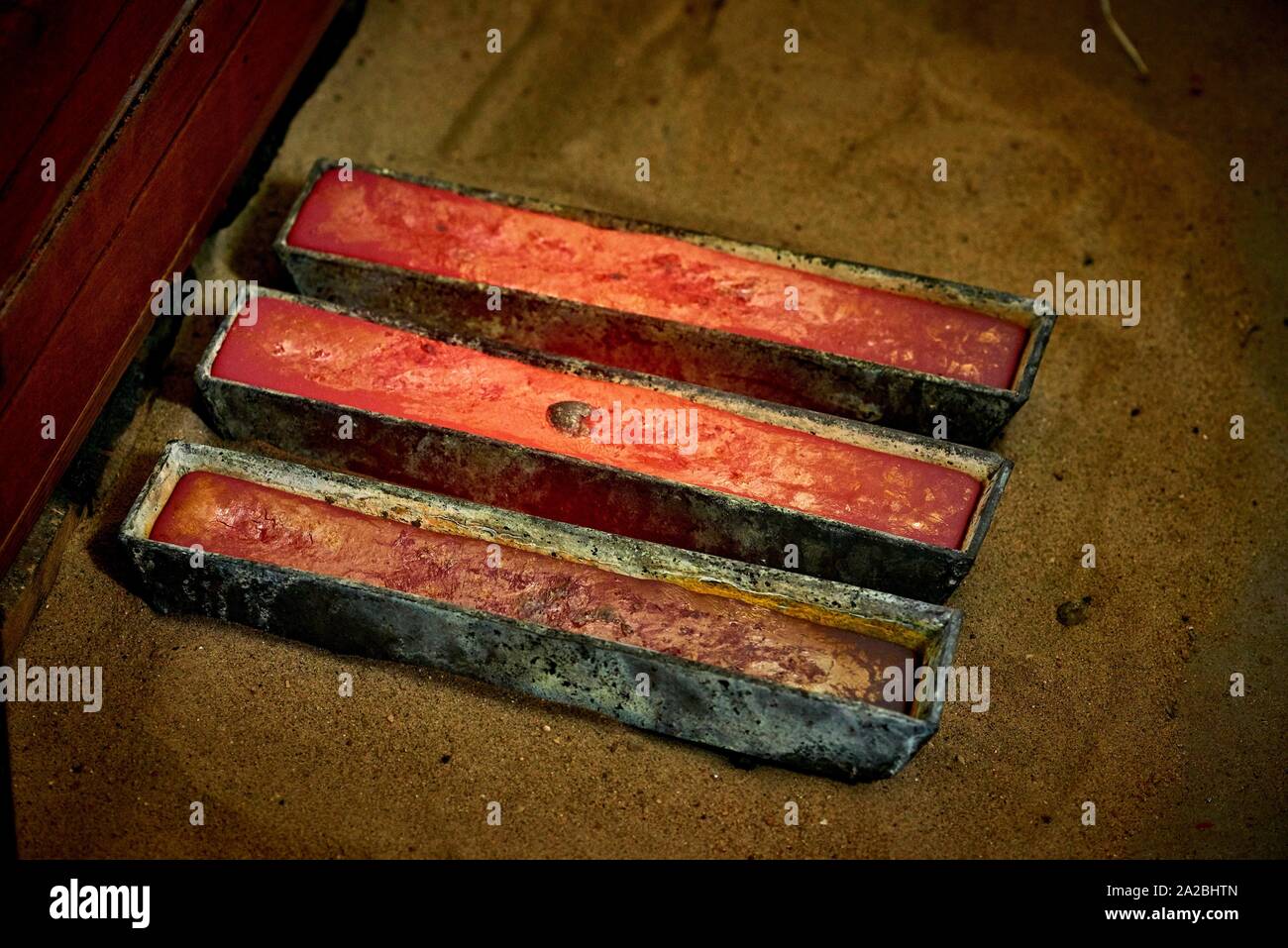 Metal mold hi-res stock photography and images - Alamy