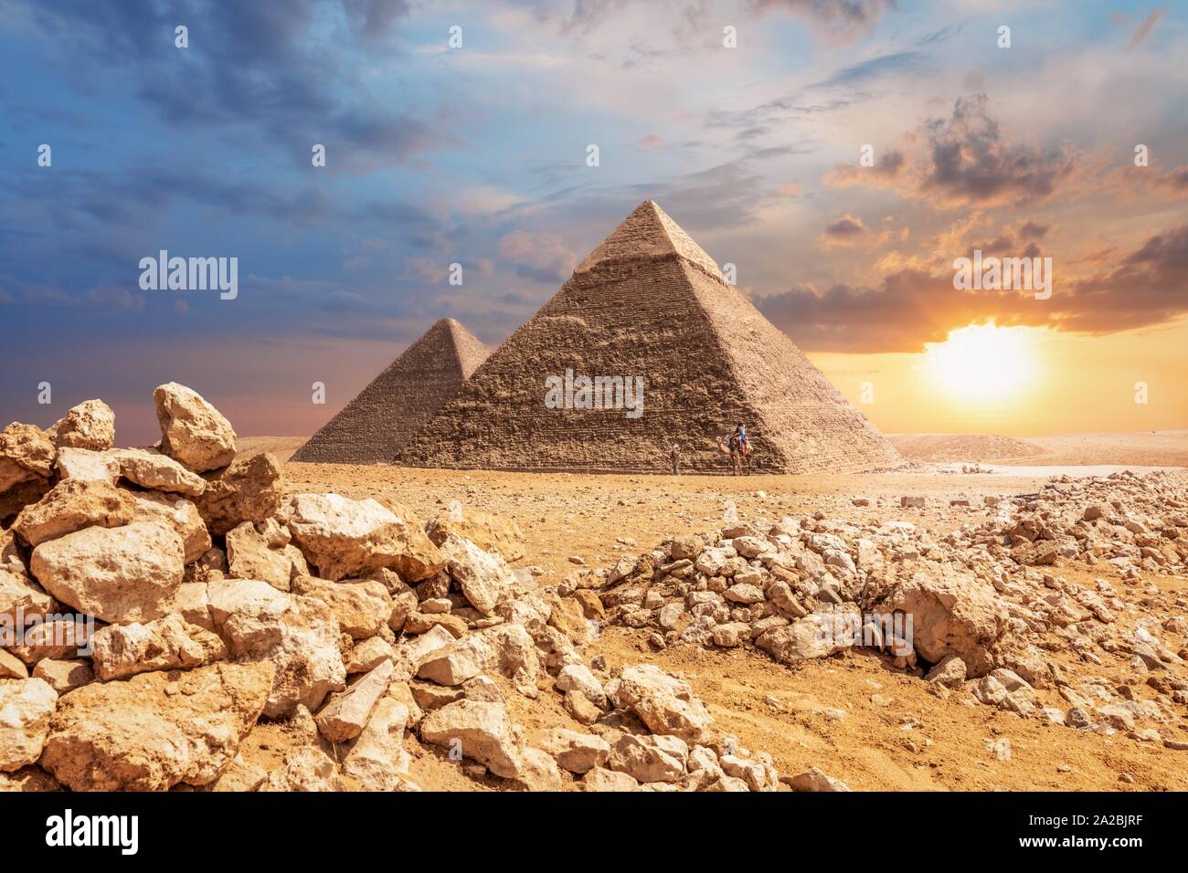 Building pyramid of giza hi-res stock photography and images - Alamy
