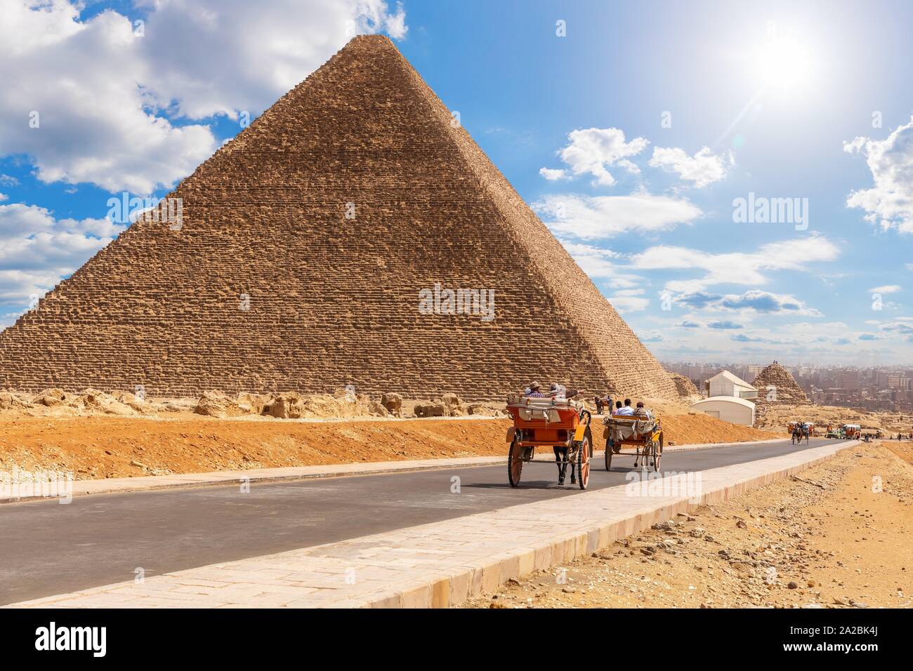 Carriage on the road hi-res stock photography and images - Alamy